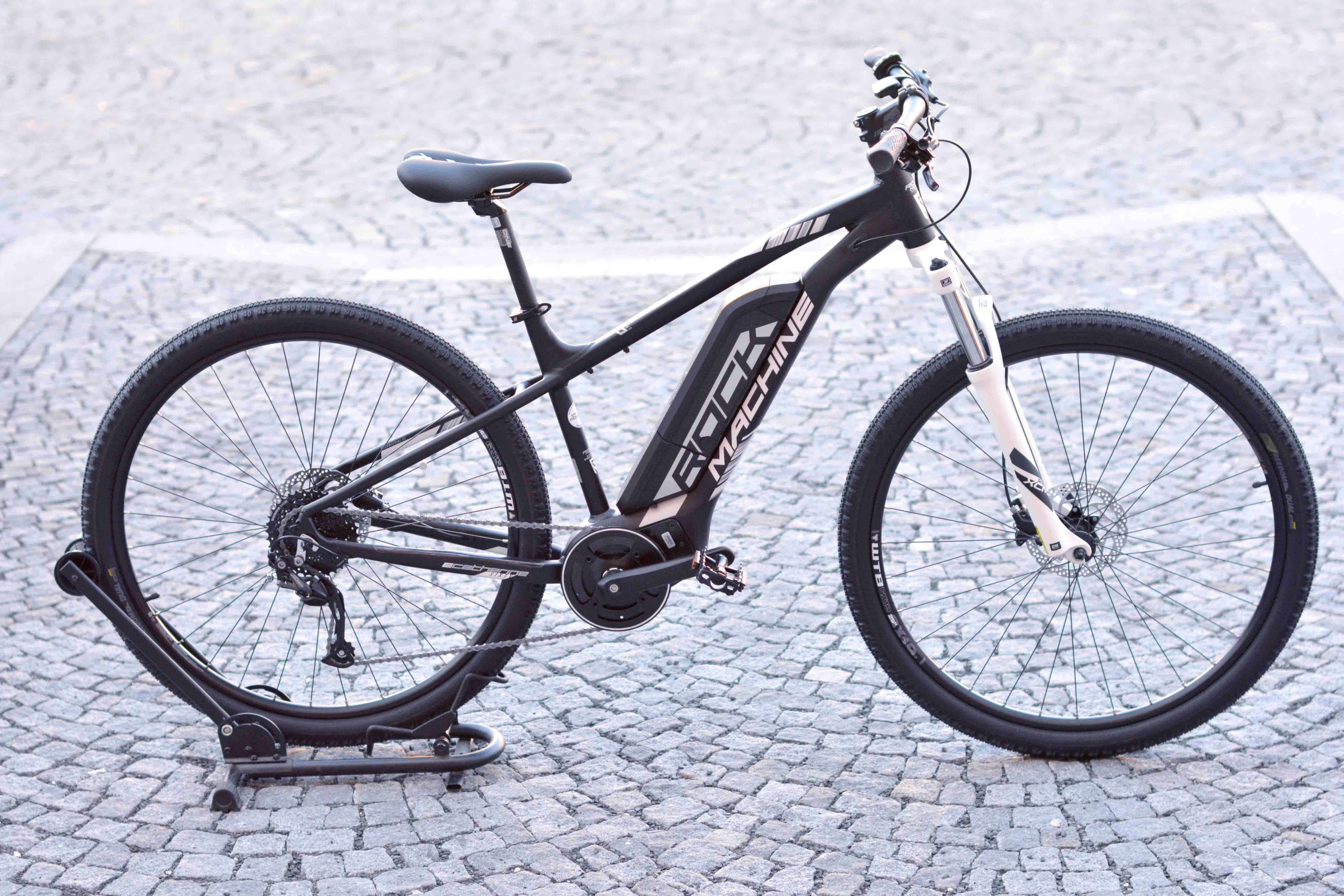 Rock Machine Catherine e60-29, black/white, 504 Wh, 2019 | Kolo-park.cz